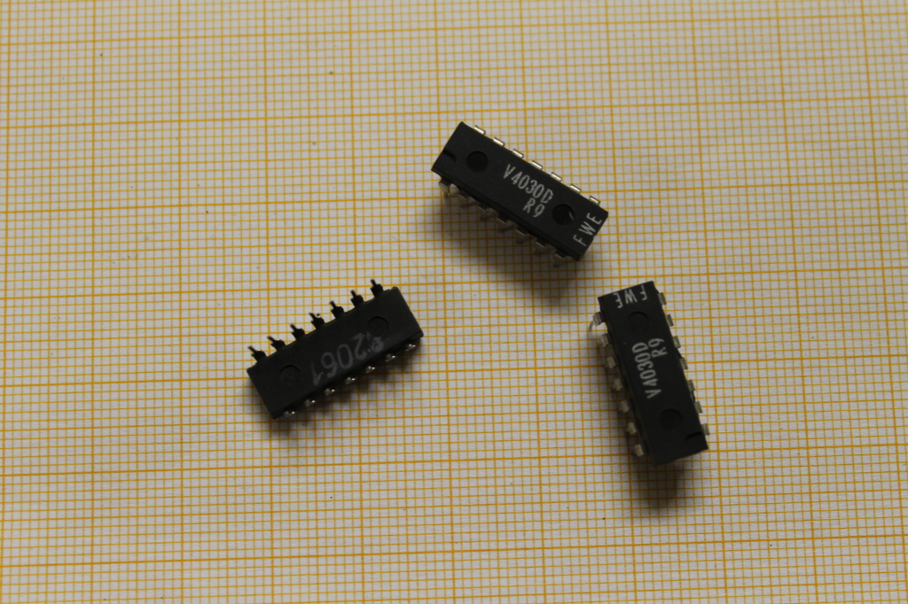 V4030 - 4 Exklusiv OR Gatter mit 2 Eingängen - TGL 38605